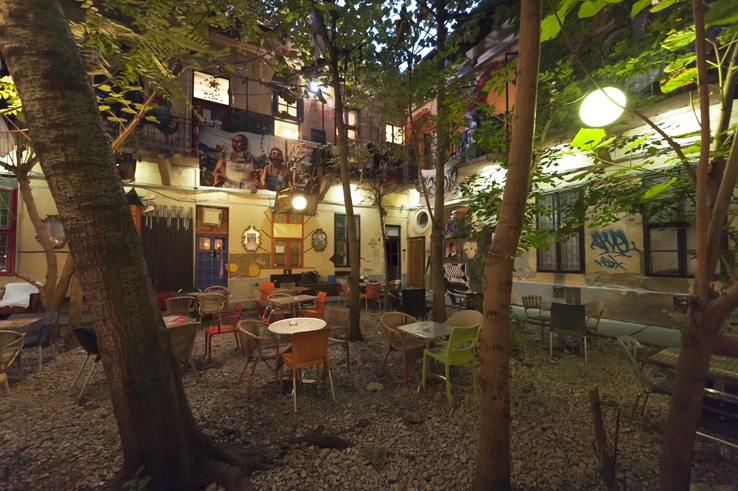 6 Budapest Ruin Pubs - The Crowded Planet